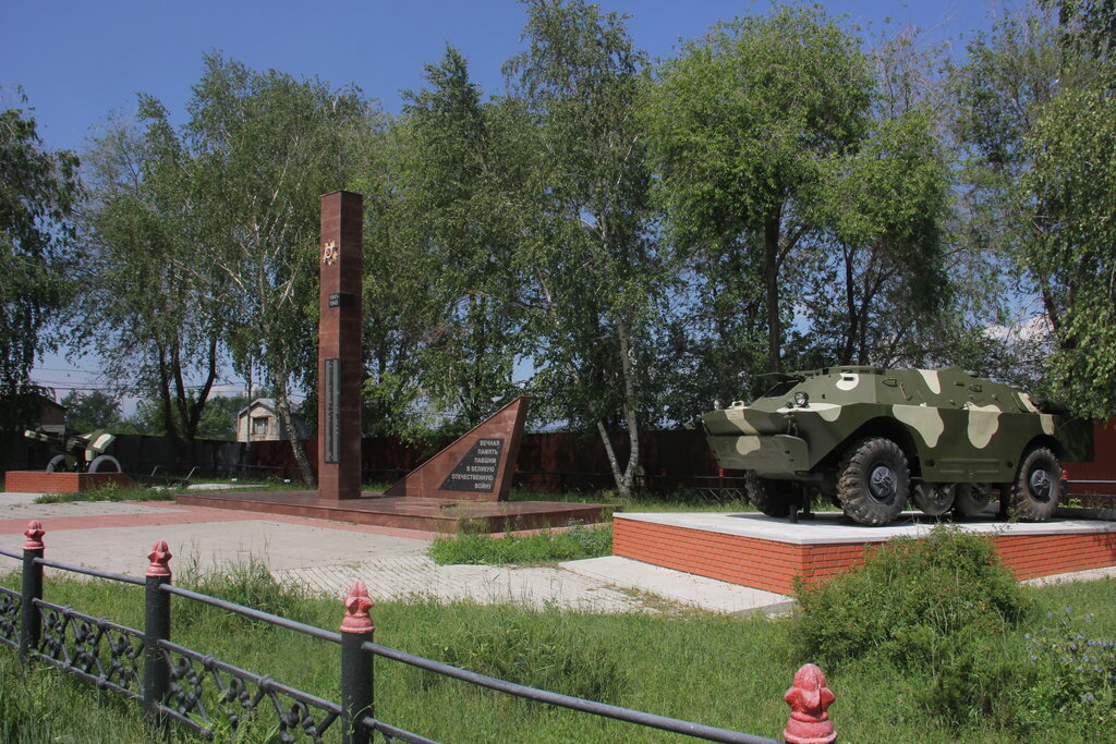 Anıt, heykel Жителям посёлка Русские Липяги, погибшим в годы Великой Отечественной войны, Novokuybyşevsk, foto