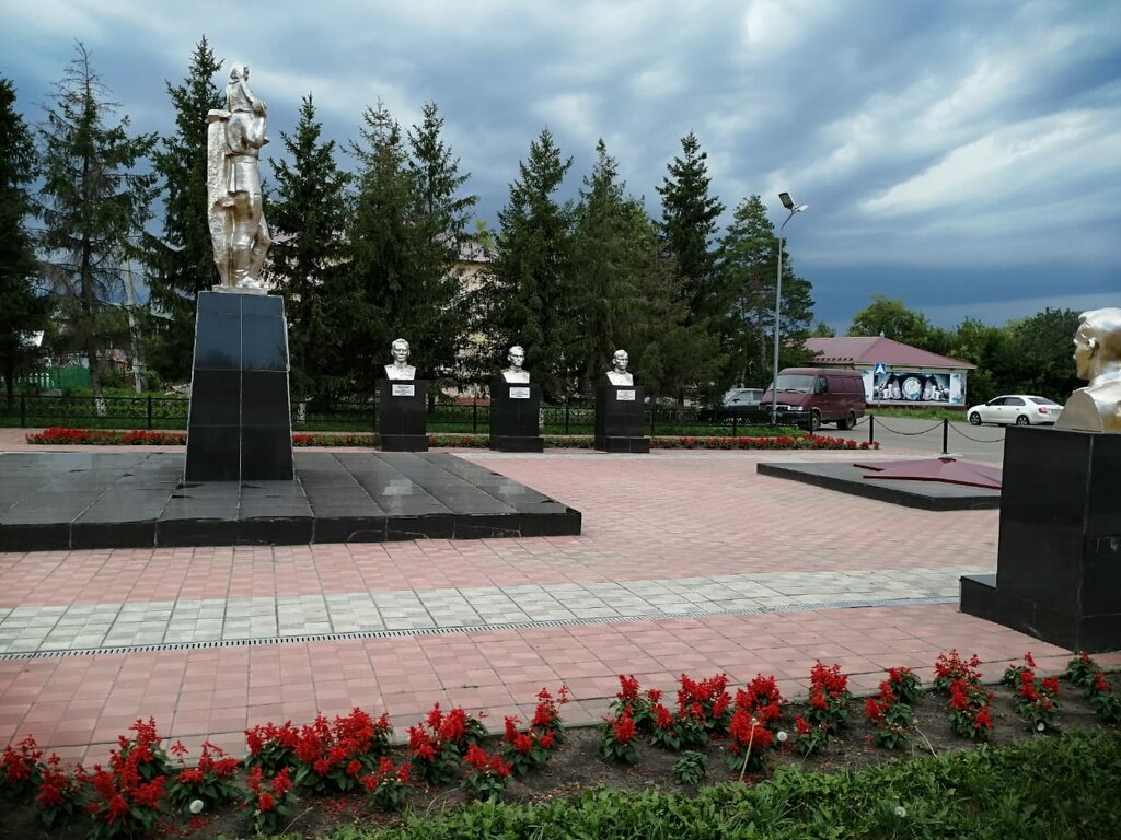 Anıt, heykel Мемориал Победы, Tiukalinsk, foto