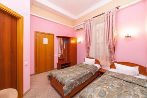 Akvilon (улица Калинина No:38), otel  Alupka'dan