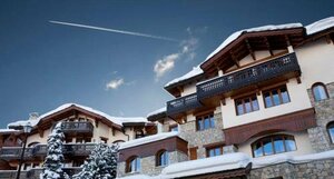 Les 2 Chalets (Auvergne-Rhône-Alpes, Savoie, Courchevel, Rue de Bellecôte), otel  Courchevel'den