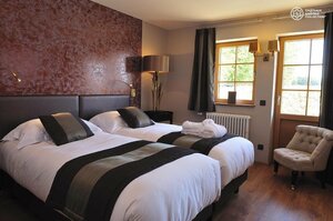 Domaine Chateau Du Faucon (Grand Est, Ardennes, Arrondissement de Sedan, Donchery), otel