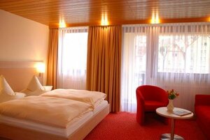 Tauberterrasse (Bavaria, Main-Spessart, Lindenstraße, 18), otel  Wertheim am Main'dan