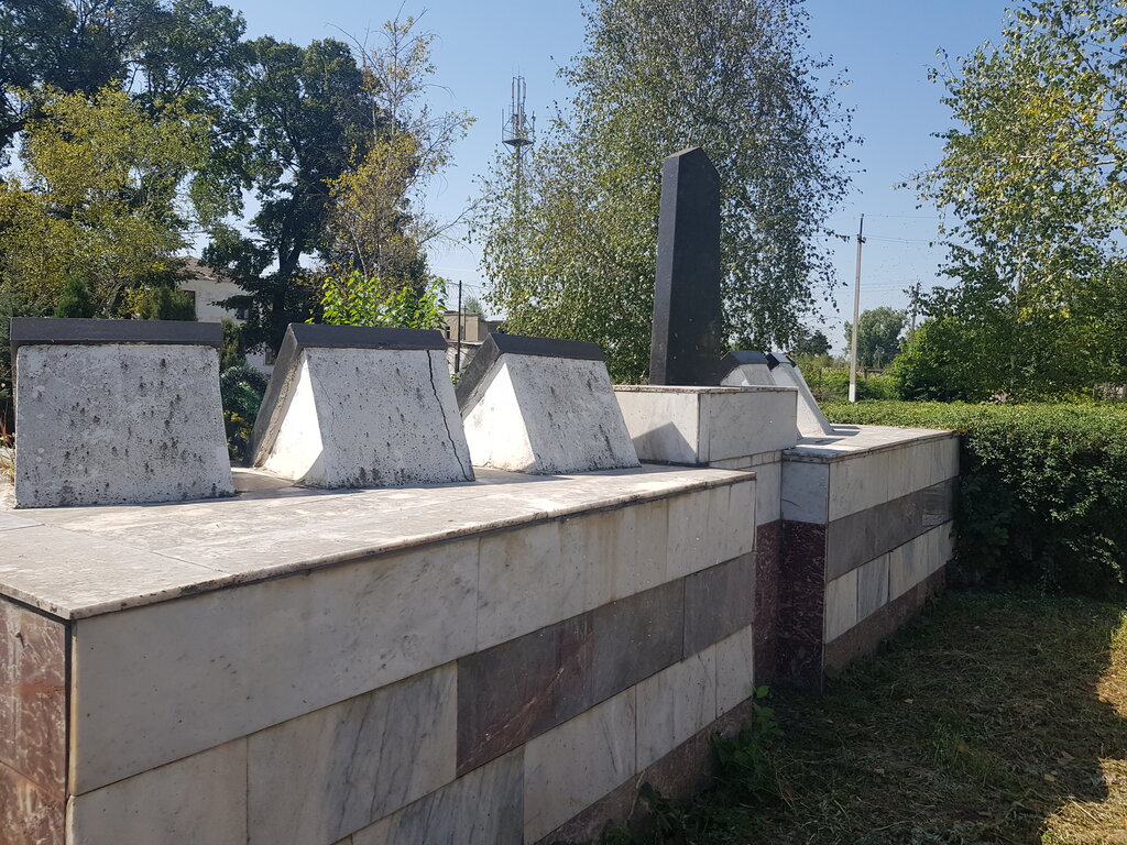 Anıt, heykel Братская могила, Kabardino‑Balkarya, foto