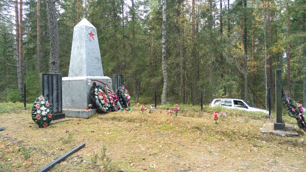 Anıt, heykel Воинское захоронение и обелиск, Pskovskaya oblastı, foto