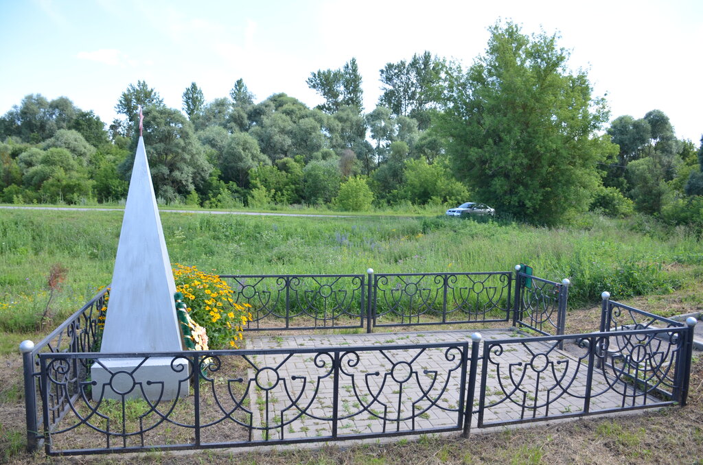Anıt, heykel Могила безымянных воинов, погибших в годы Великой Отечественной войны, Belgorodskaya oblastı, foto