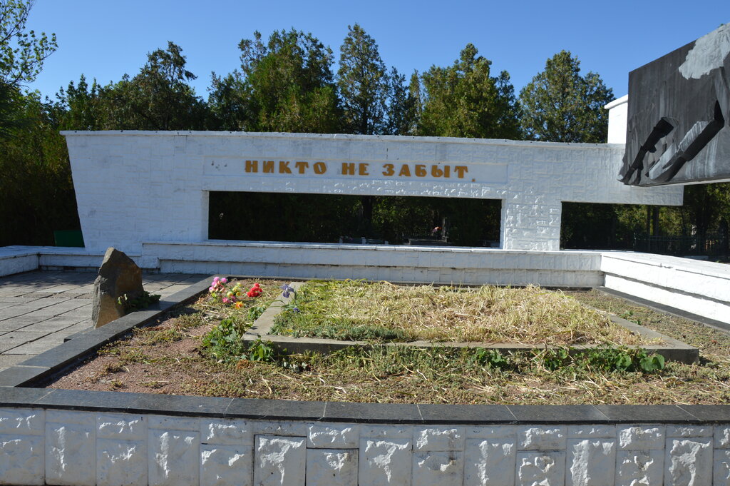 Anıt, heykel Мемориал Никто не забыт, ничто не забыто, Simferopol (Akmescit), foto