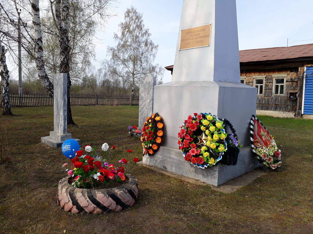 Anıt, heykel Воинам, павшим в годы Великой Отечественной войны, Tümen (Tiumenskaya) oblastı, foto