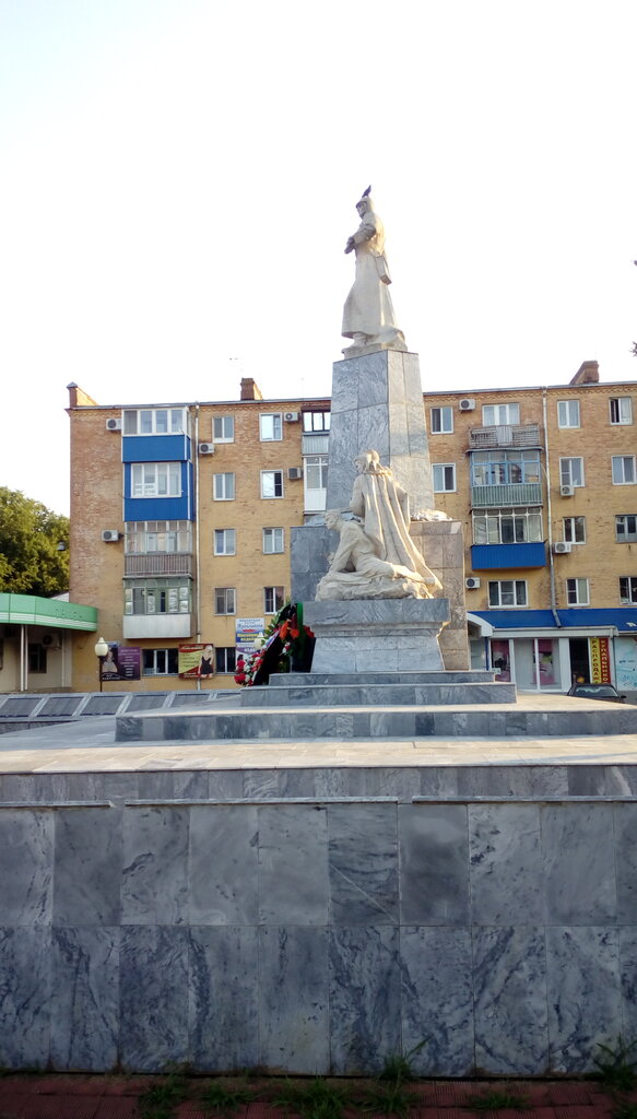 Anıt, heykel Землякам, погибших в годы революции, гражданской и Великой Отечественной войн, Tihoretsk, foto