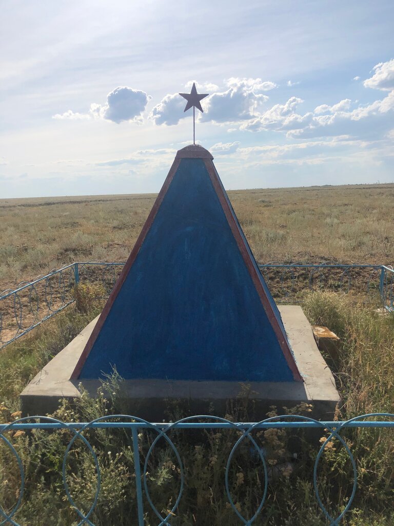 Anıt, heykel Братская могила советских воинов, погибших в период Сталинградской битвы, Volgogradskaya oblastı, foto