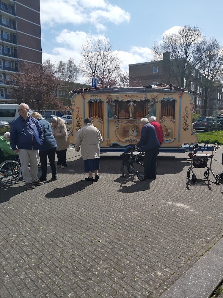 Müzik enstrumanların tamiri A H Diekstra Draaiorgelverhuurbedrijf, Groningen, foto