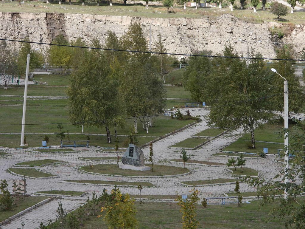 Anıt, heykel Жертвам депортации балкарского народа, Tyrnauz, foto