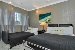 Gorgeous Gem, Walk From the Ocean!! (United States Route 50), otel  Hallandale Beach'ten