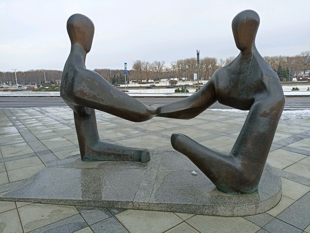 Park, sokak heykeli Диалог, Minsk, foto