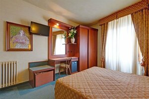 Hotel Grifone Firenze (Италия, Тоскана, Флоренция,   Via Gaetano Pilati, 20), otel  Floransa'dan