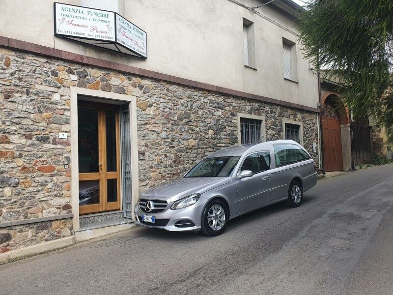 Cenaze hizmetleri Agenzia Funebre e Fioricoltura Francesco Pisano, Sardunya, foto
