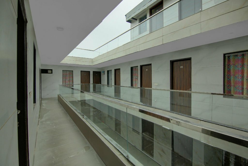 Otel Collection O 82340 Happi Stay, Delhi, foto
