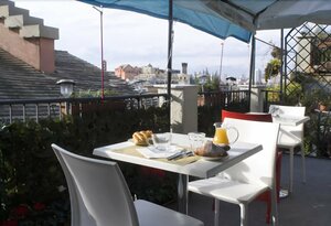 Hotel Colombo (Liguria, Genova, Via di Porta Soprana, 25), otel  Cenova'dan
