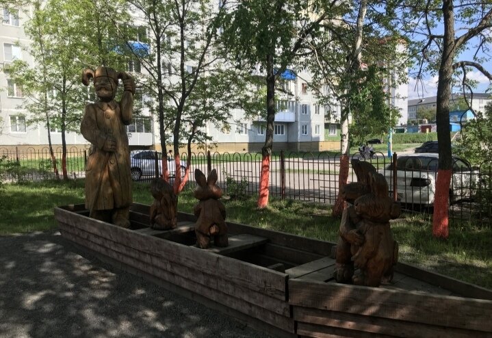 Park, sokak heykeli Дед Мазай и зайцы, Prokopyevsk, foto