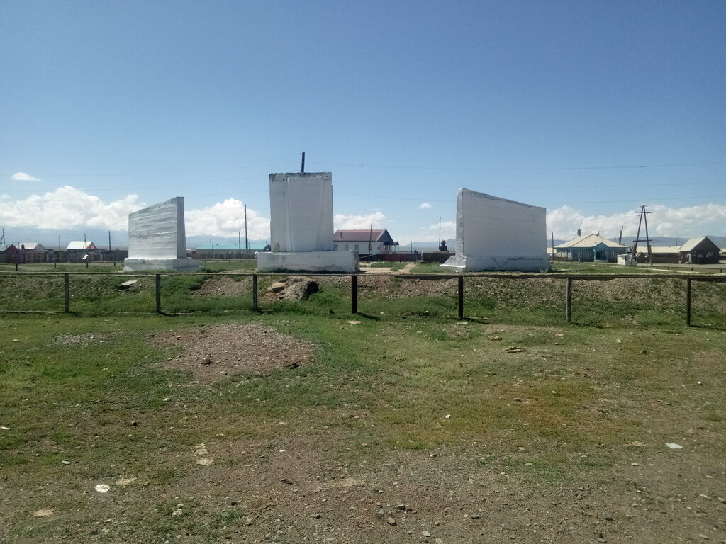 Anıt, heykel Обелиск односельчанам, павшим в Великой Отечественной войне, Altay Cumhuriyeti, foto
