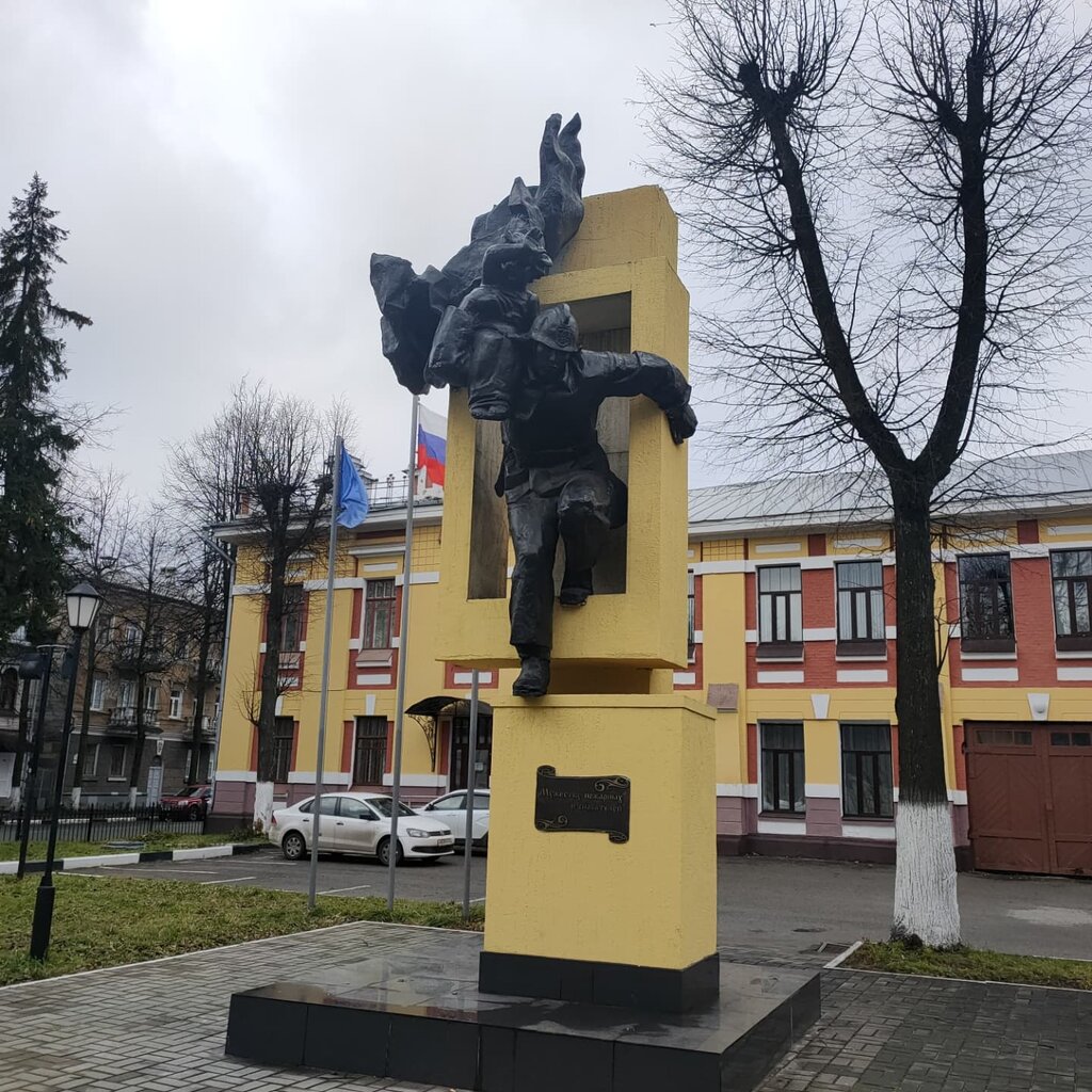 Anıt, heykel Мужеству пожарных и спасателей, Yaroslavl, foto