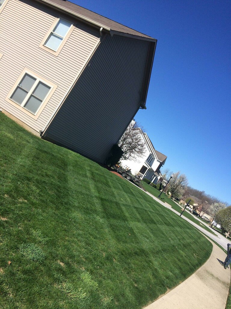 Bahçe ekipmanları ve teknolojileri Lines Landscaping - Anderson - Carmel - Pendleton, İndiana Eyaleti, foto