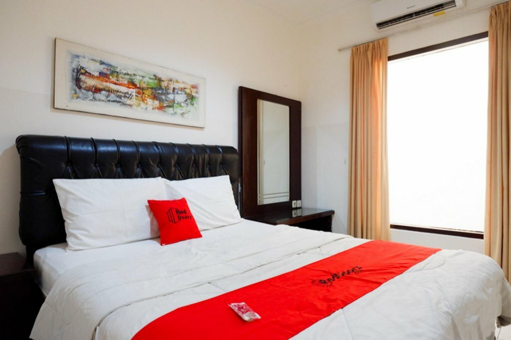 Otel RedDoorz near Wisata Kota Lama Semarang, Semarang, foto