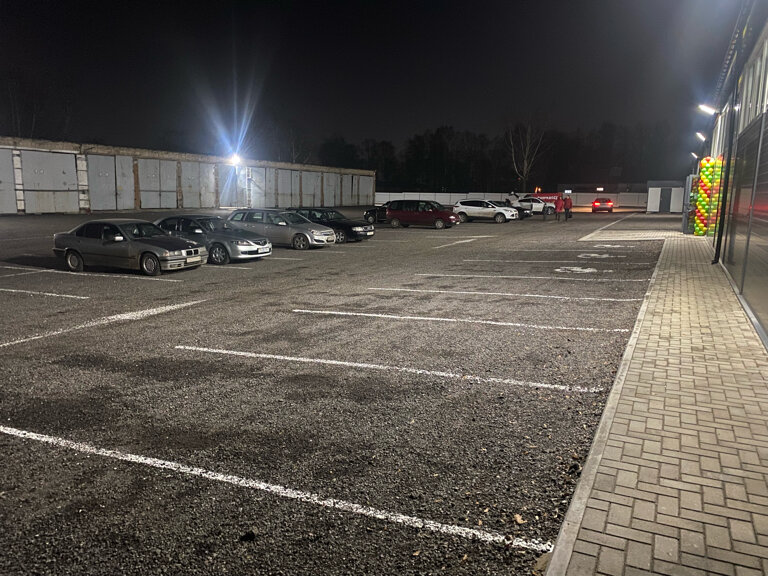 Otoparklar Parking lot, Borisov, foto