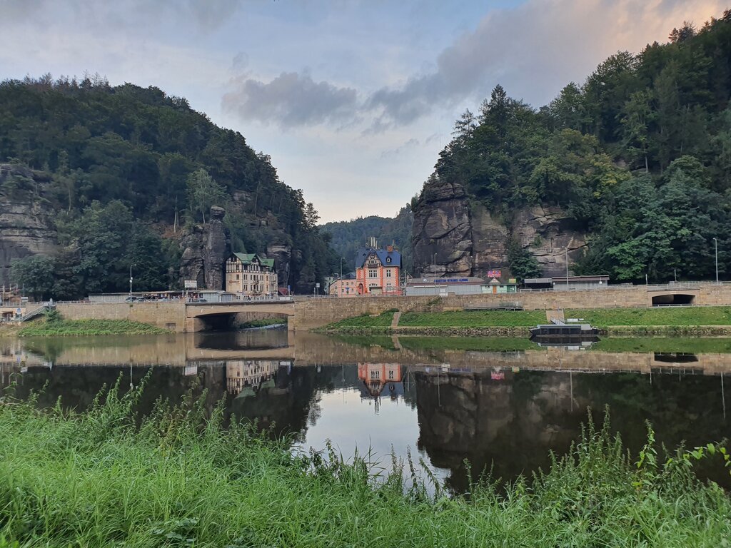 Tren istasyonu Schmilka-Hirschmühle, Saksonya, foto