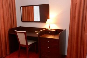 Hotel Pod Dębami (Lublin Voivodeship, Powiat Bialski, Gmina Wiejska Terespol, wieś Kobylany), otel  Lublin Voyvodalığı'ndan