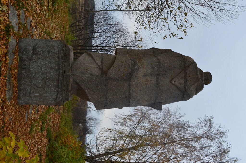 Anıt, heykel Воин-освободитель, Kirovskaya oblastı, foto