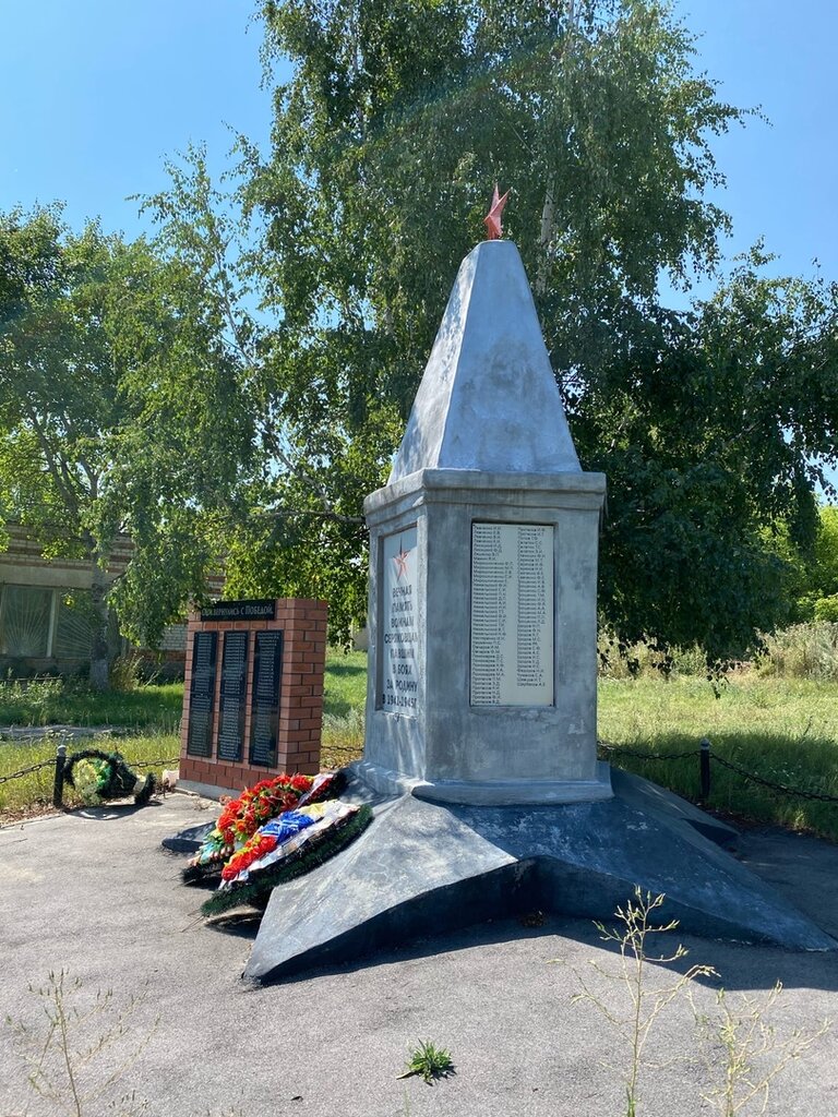 Anıt, heykel Воинам-серяковцам, павшим в боях за Родину, Voronejskaya oblastı, foto