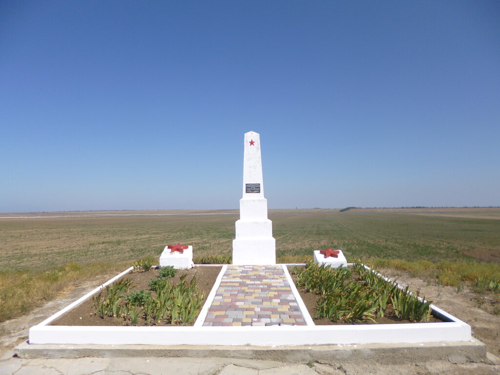 Anıt, heykel Воинам Советской Армии, павшим за освобождение Крыма, Kırım Cumhuriyeti, foto