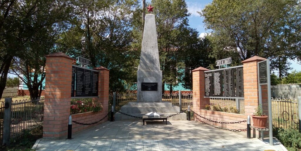 Anıt, heykel Воину-освободителю, Omskaya oblastı, foto