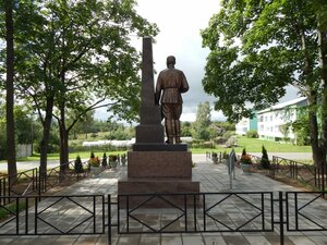 Обелиск в память о 48 погибших (Smolensk Region, Safonovskiy munitsipalny okrug, derevnya Vyshegor, ulitsa Tukhachevskogo), anıt, heykel  Smolenskaya oblastından