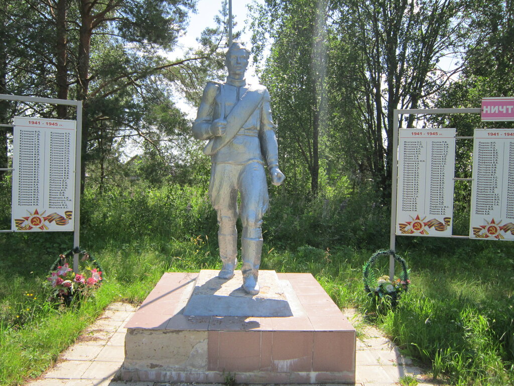 Anıt, heykel Неизвестный солдат, Kostromskaya oblastı, foto
