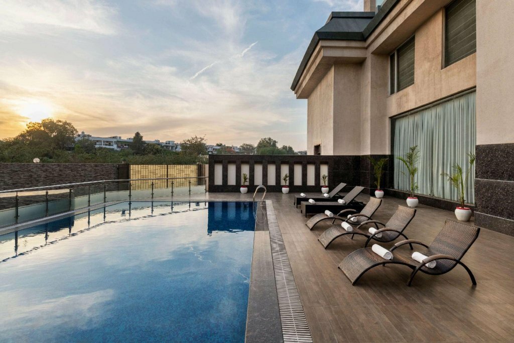 Otel Ramada by Wyndham New Delhi Pitampura, Delhi, foto
