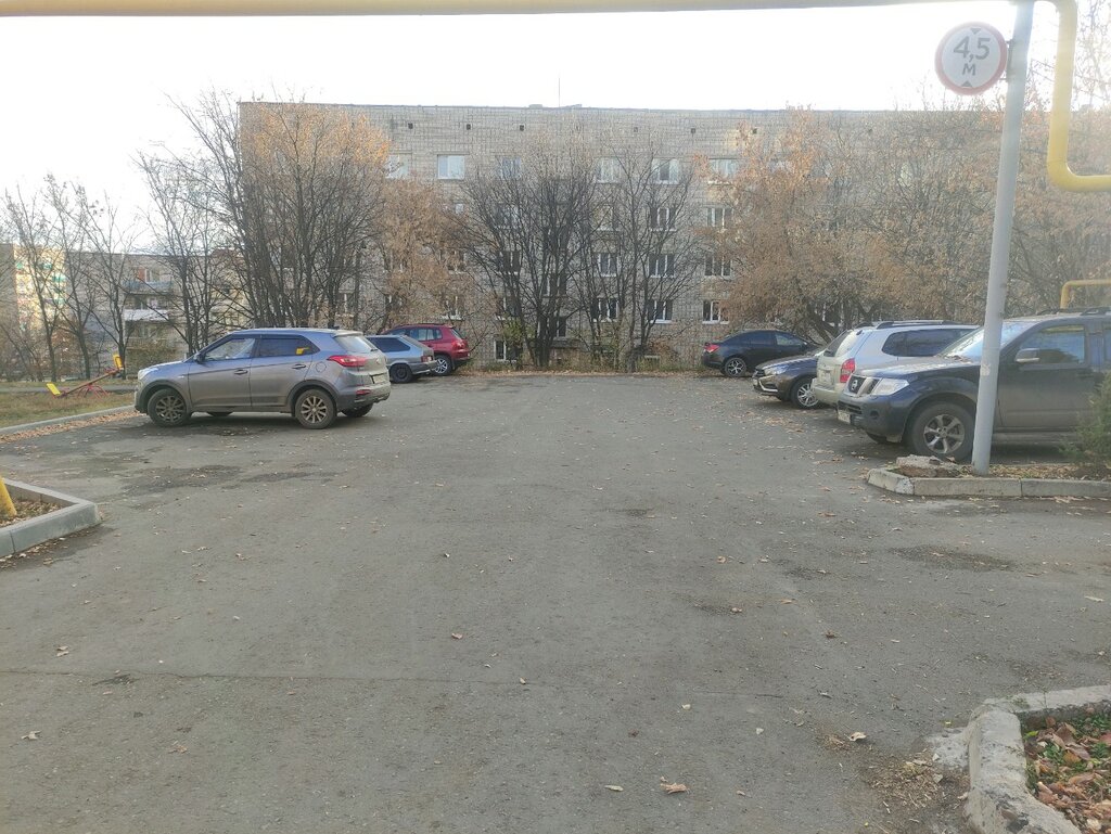 Otoparklar Parking lot, Sarapul, foto