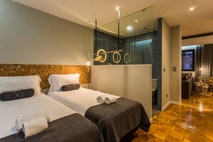 Feel Porto Vintage Townhouses (City of Porto, Rua de Guedes de Azevedo), otel  Porto'dan