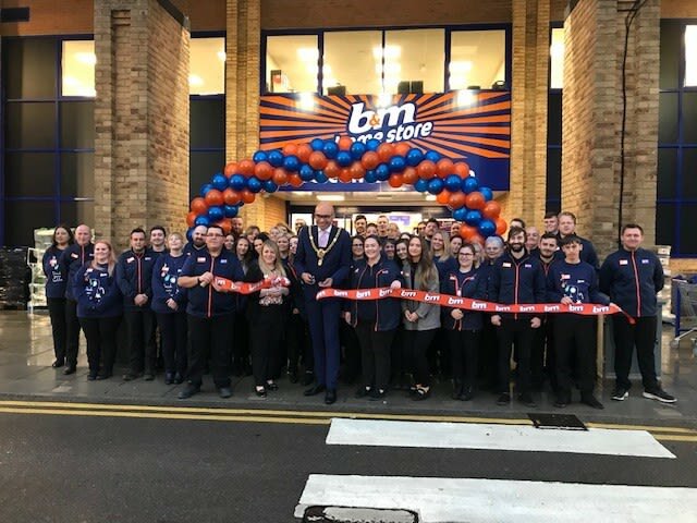 Süpermarket B&m Home Store with Garden Centre, Cardiff, foto