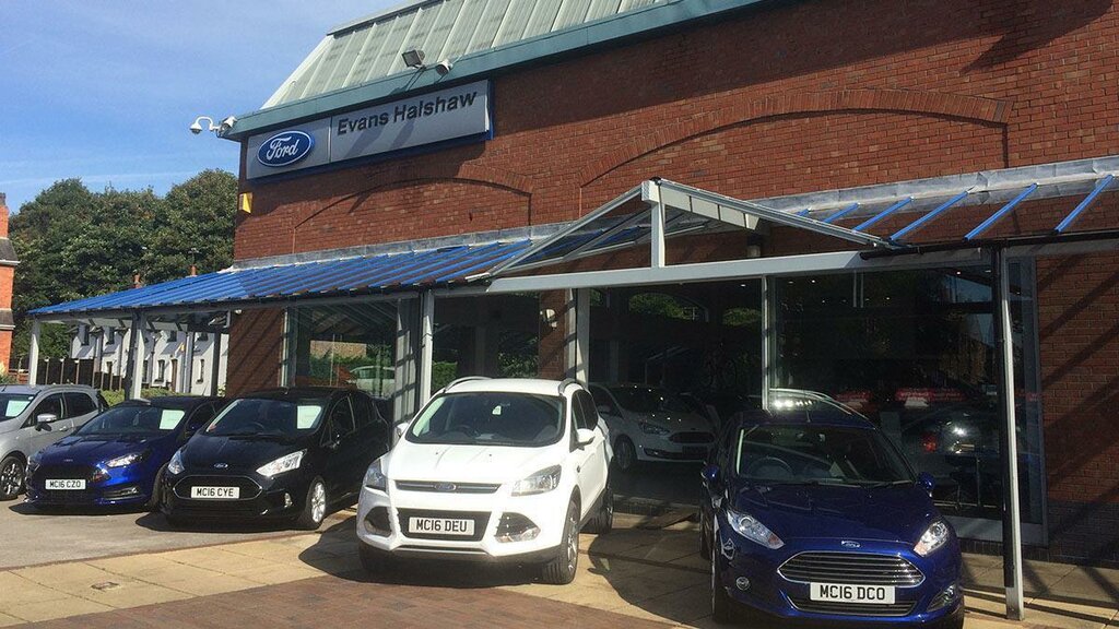 Otomobil parçaları imalatı Ford Service Centre Altrincham, İngiltere, foto