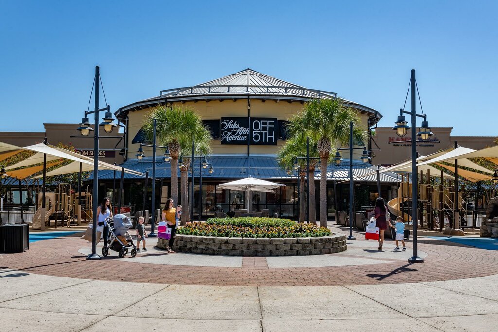 Alışveriş merkezleri Silver Sands Premium Outlets, Florida Eyaleti, foto