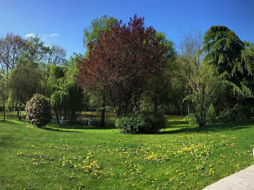 Otel Les Arbres Rouges, , foto