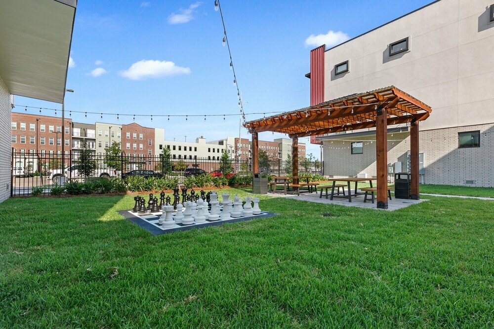 Otel Magnificent 4 Bedroom Townhouse near Lafitte Greenway, Louisiana Eyaleti, foto