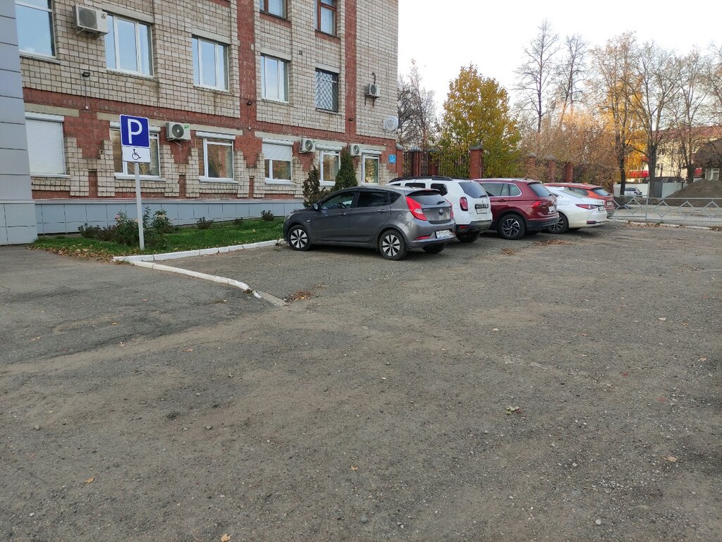 Otoparklar Parking lot, Sarapul, foto