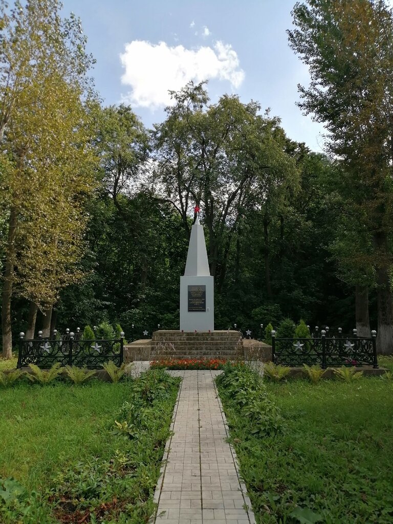 Anıt, heykel Братская могила № 14, Tulskaya oblastı, foto