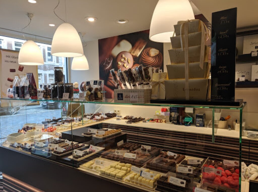 Kuruyemiş, atıştırmalık, kuru meyve Leonidas Eupen, Liege İli, foto