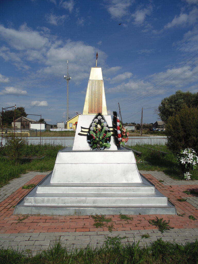 Anıt, heykel Обелиск воинам-землякам, погибшим в годы Великой Отечественной войны, Çuvaşya, foto