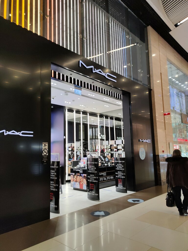 Kozmetik ve parfümeri mağazaları Mac Cosmetics, Moskova, foto