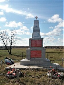 Обелиск воинам, павшим в годы Великой Отечественной войны (Kurgan Region, Almenevskiy munitsipalny okrug, selo Yagodnoye), anıt, heykel  Kurganskaya oblastından