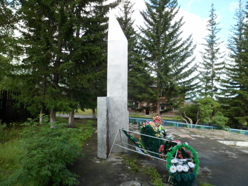 Anıt, heykel Воинам-землякам, погибшим на фронтах Великой Отечественной войны, İrkutskaya oblastı, foto